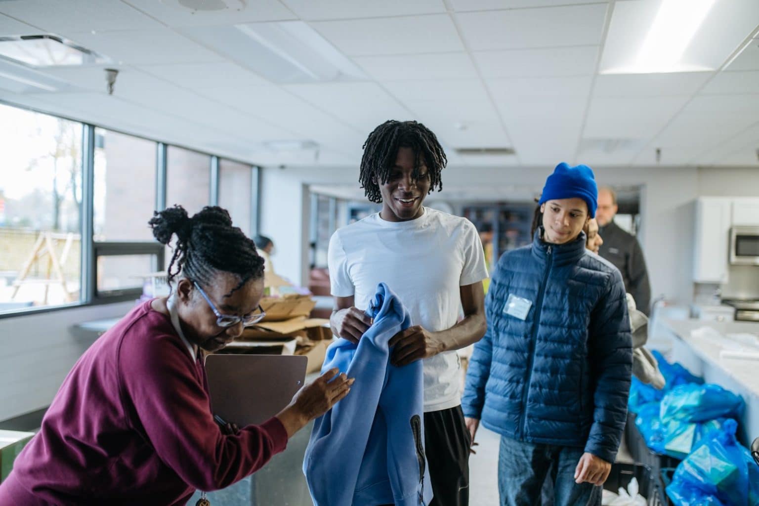 Detroit students bring food to seniors' doorsteps – Model D